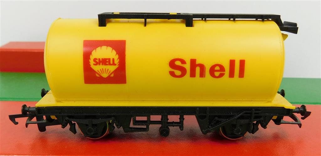Elaine's Trains - Hornby R227 Shell Tank Wagon