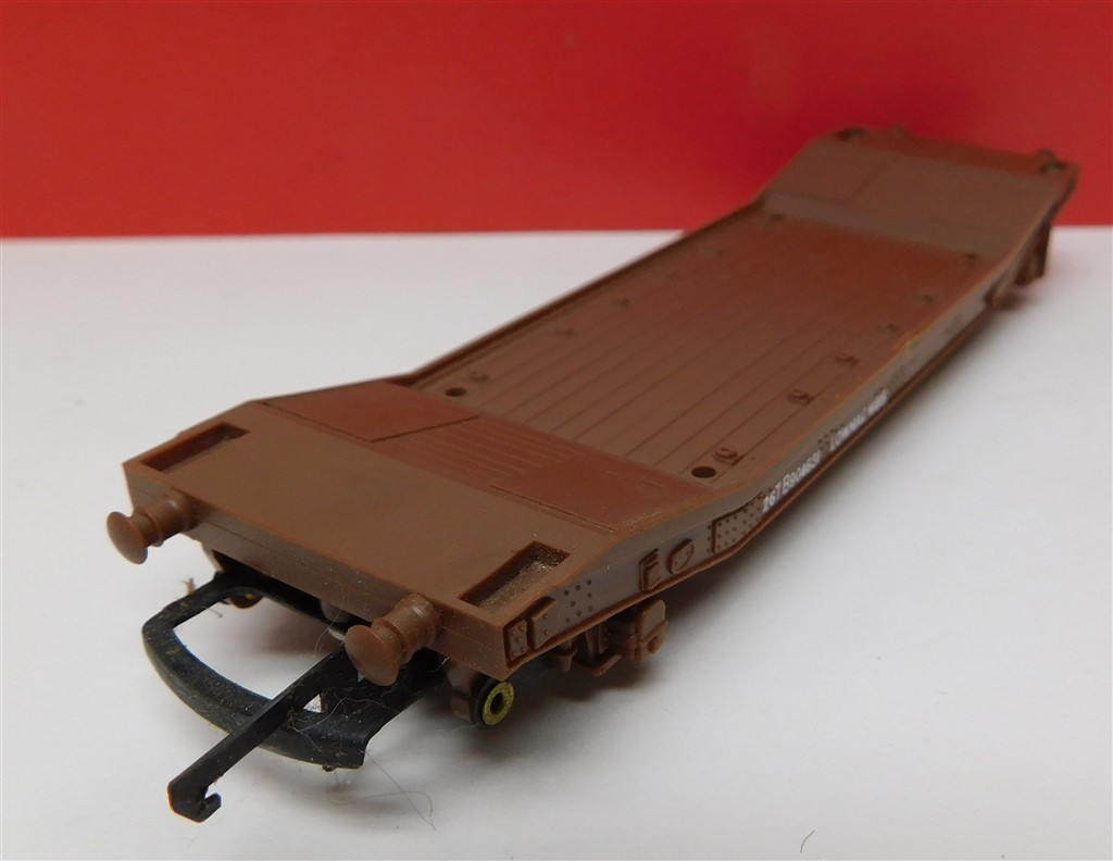 Elaine's Trains - Wrenn W4652 Machine Wagon Lowmac number B904631