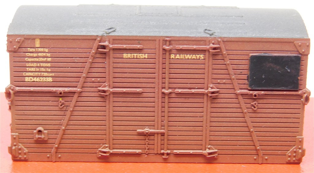 Elaine's Trains - Bachmann weathered BR container type BD