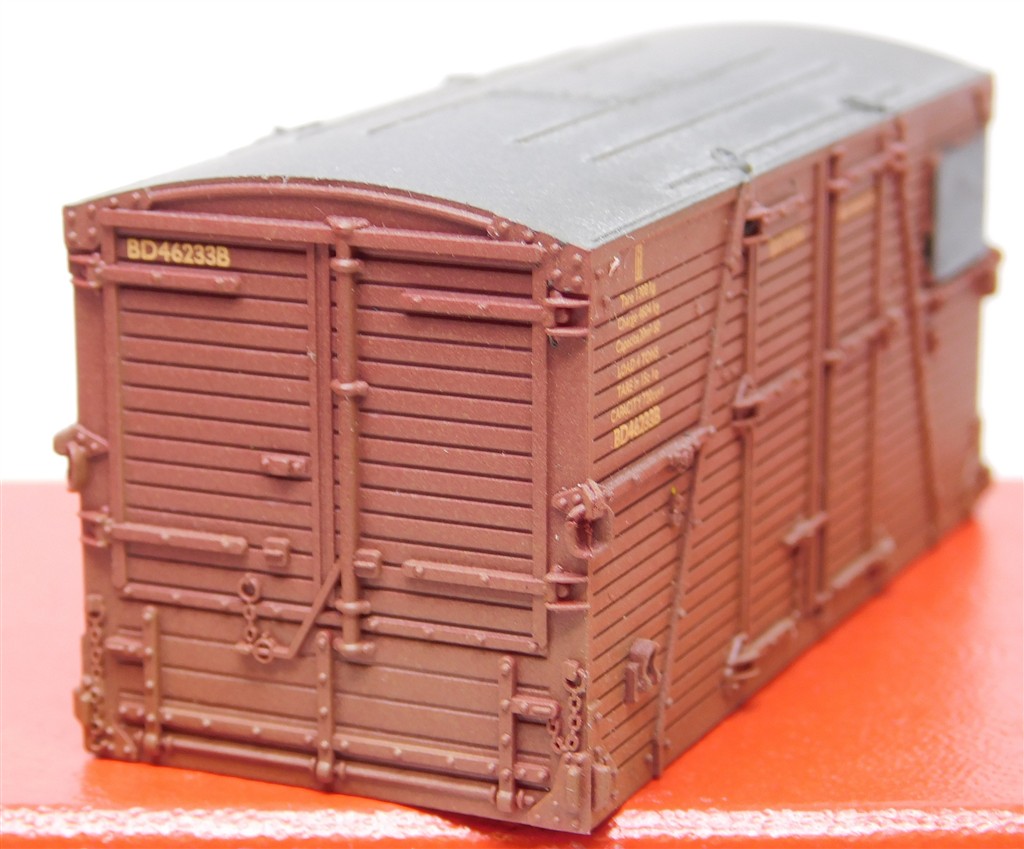Elaine's Trains - Bachmann weathered BR container type BD