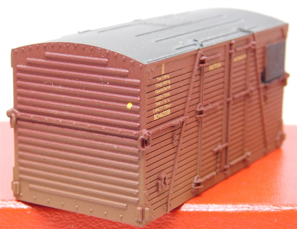 Elaine's Trains - Bachmann weathered BR container type BD