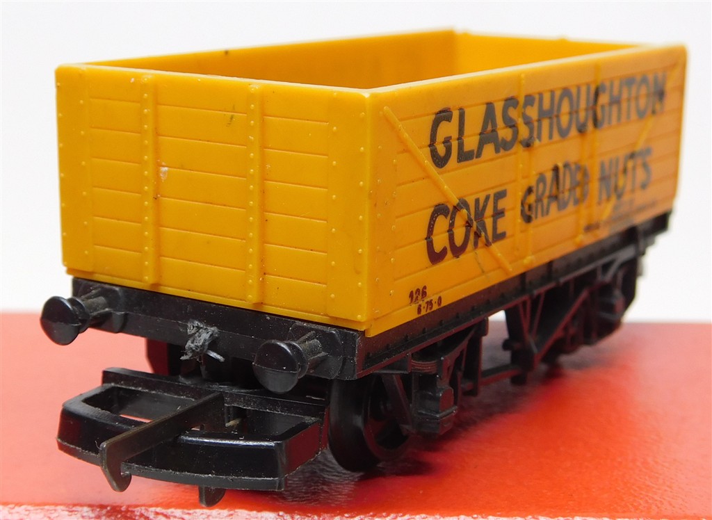 Elaine's Trains - Lima Glasshoughton Coke - Graded Nuts open wagon