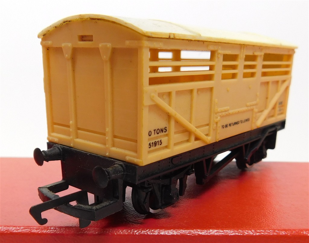 Elaine's Trains - Hornby pale cream cattle wagon number 51915