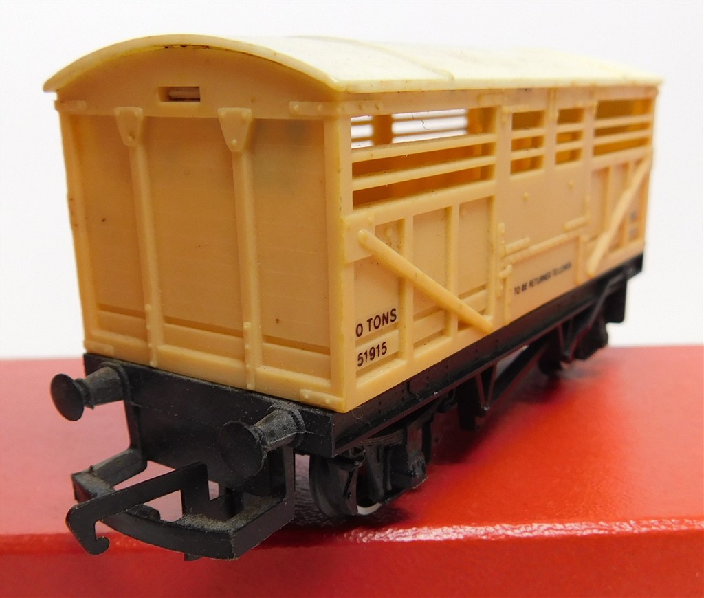 Elaine's Trains - Hornby pale cream cattle wagon number 51915